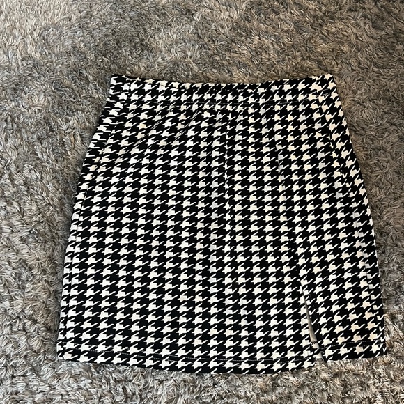 SHEIN | Skirts | Black And White Mini Skirt | Poshmark